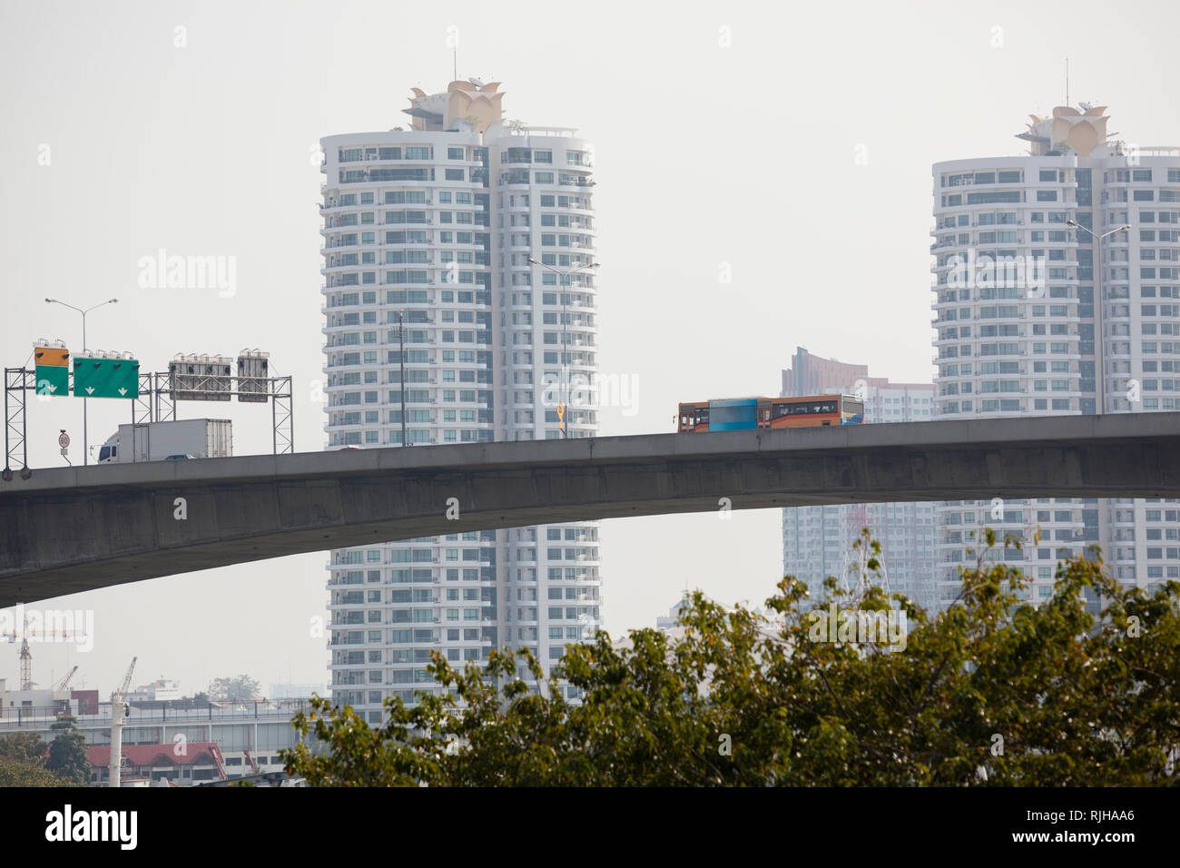 Traffic building hi-res stock photography and images - Alamy