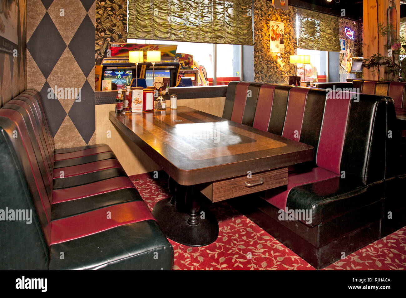 Diner interior with booths hi-res stock photography and images - Alamy