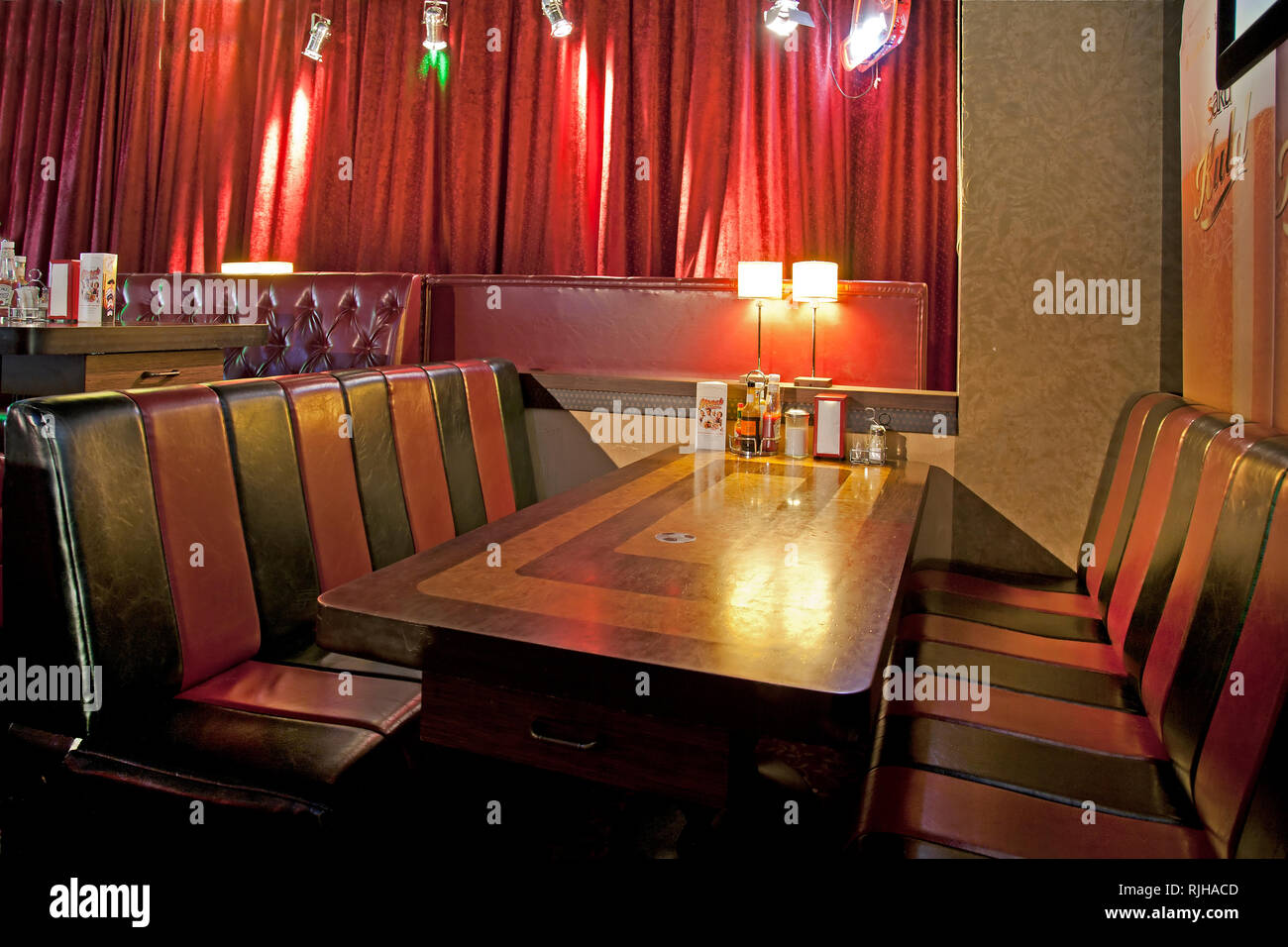 Diner interior with booths hi-res stock photography and images - Alamy