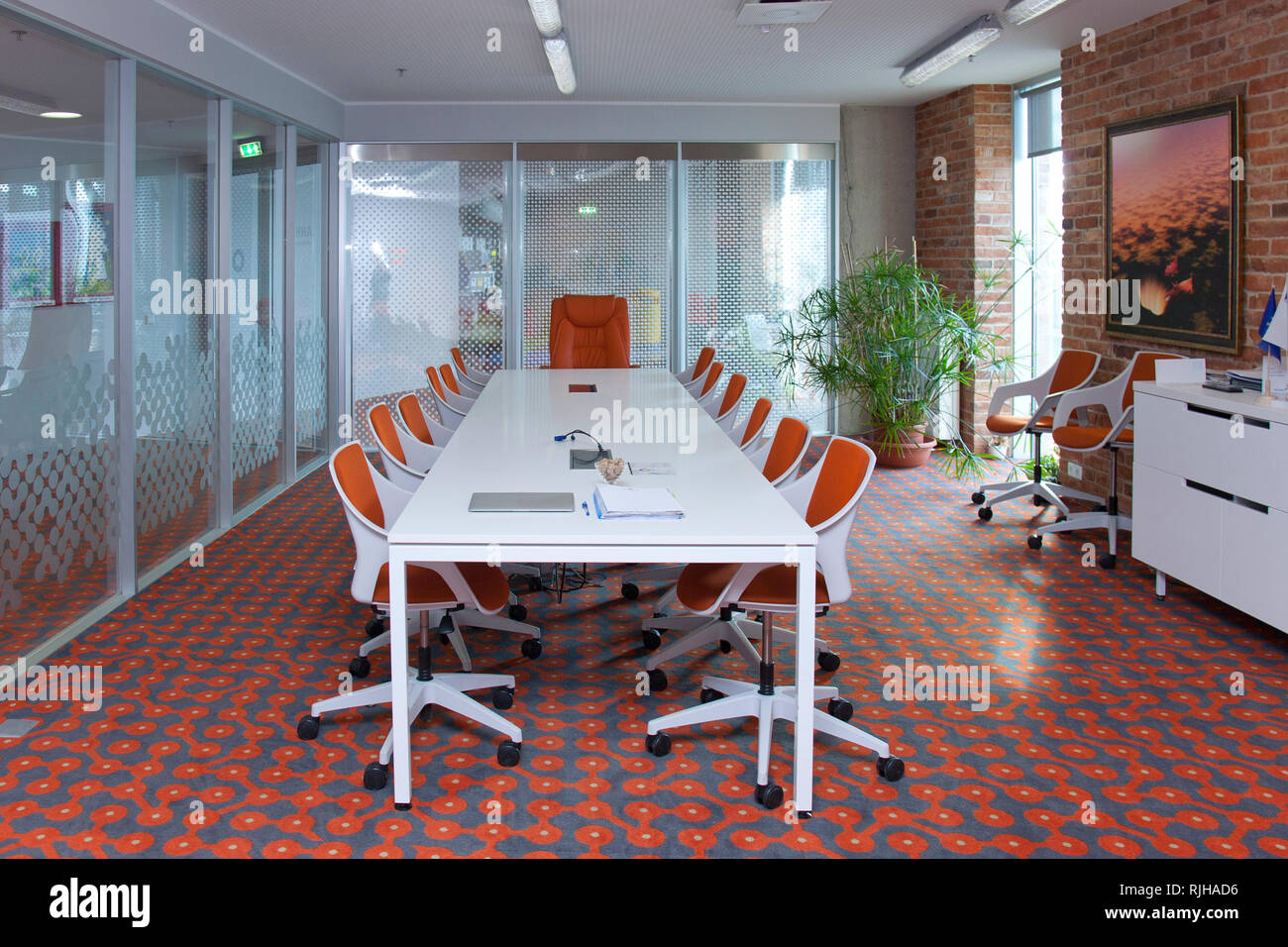 Empty conference room Stock Photo - Alamy