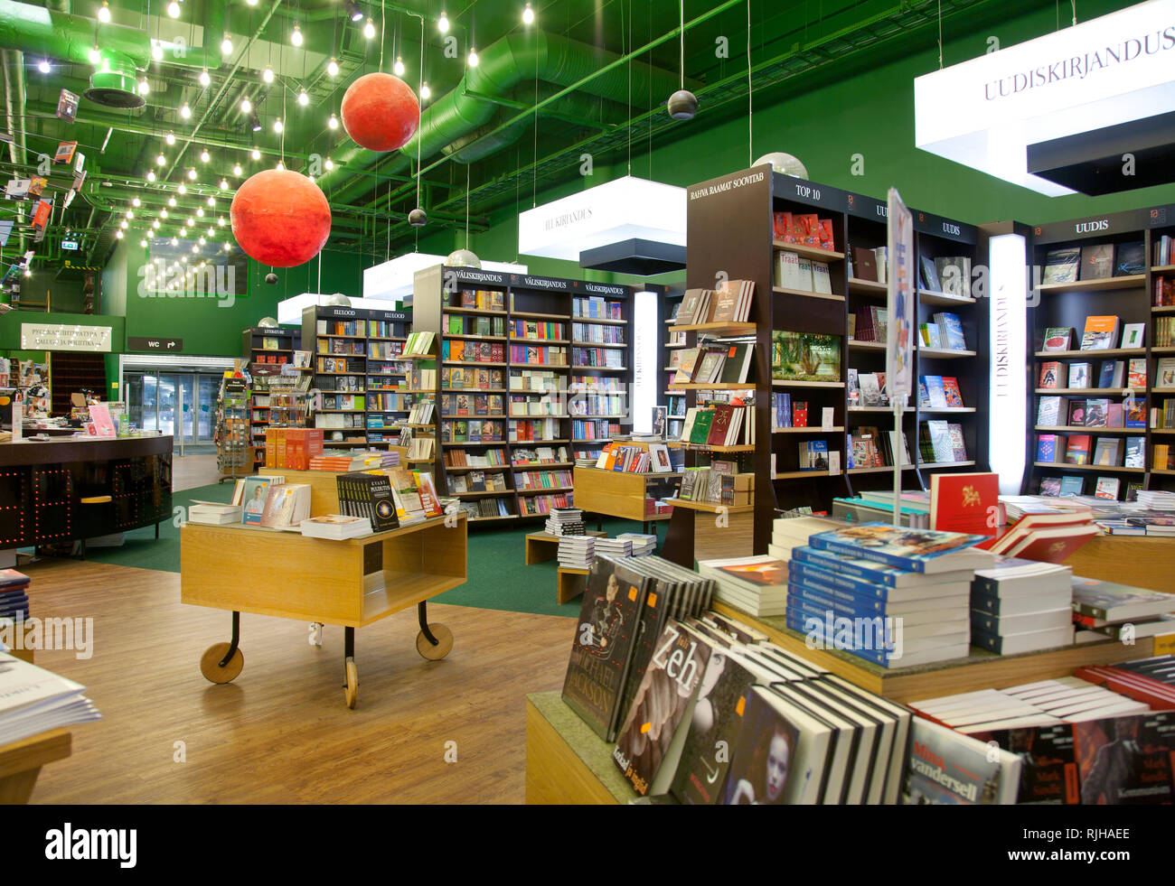 Spacious Bookstore Interior Stock Photo - Alamy