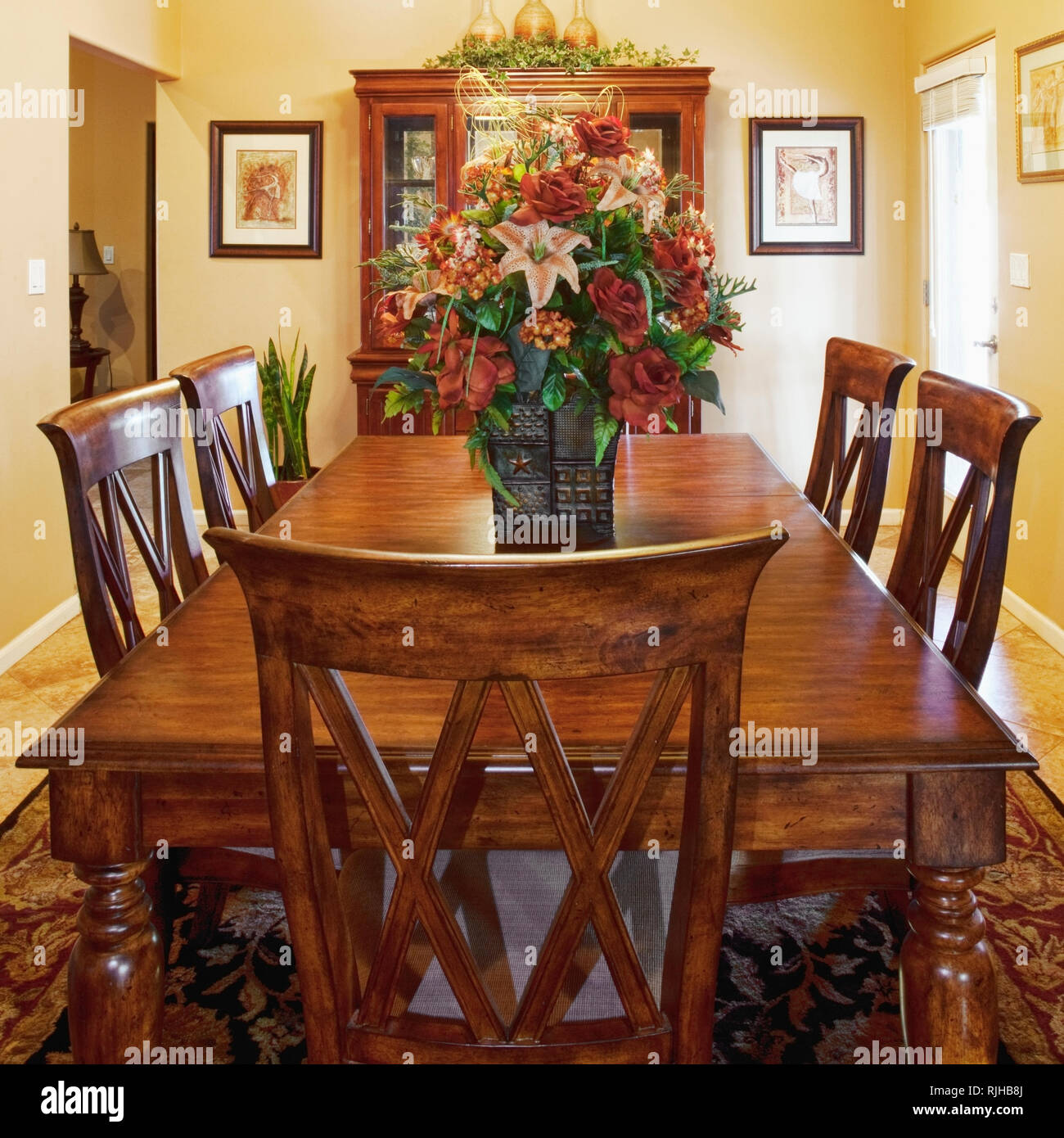 Square one dining hi-res stock photography and images - Alamy