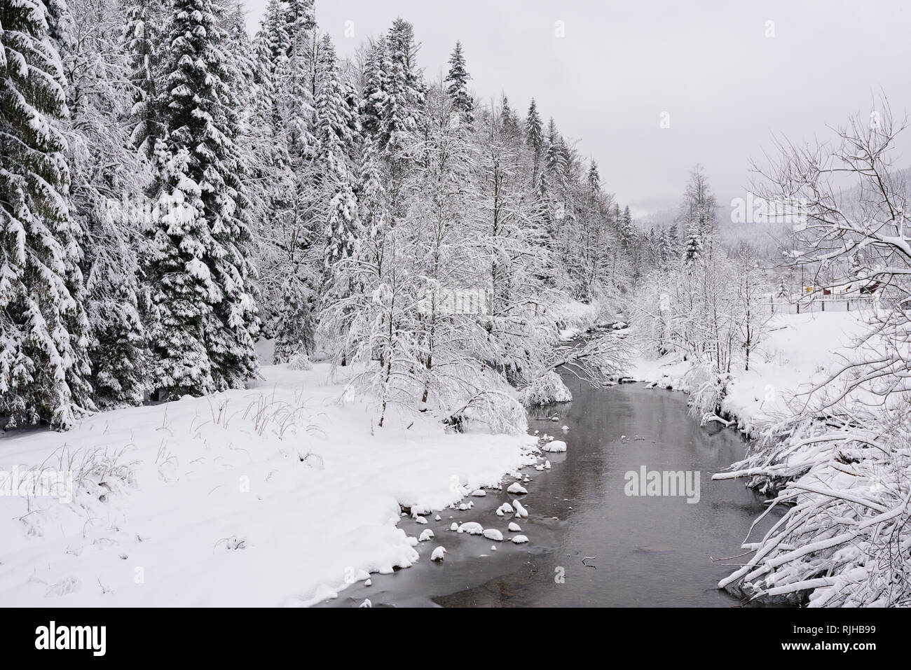 Partially frozen river hi-res stock photography and images - Alamy