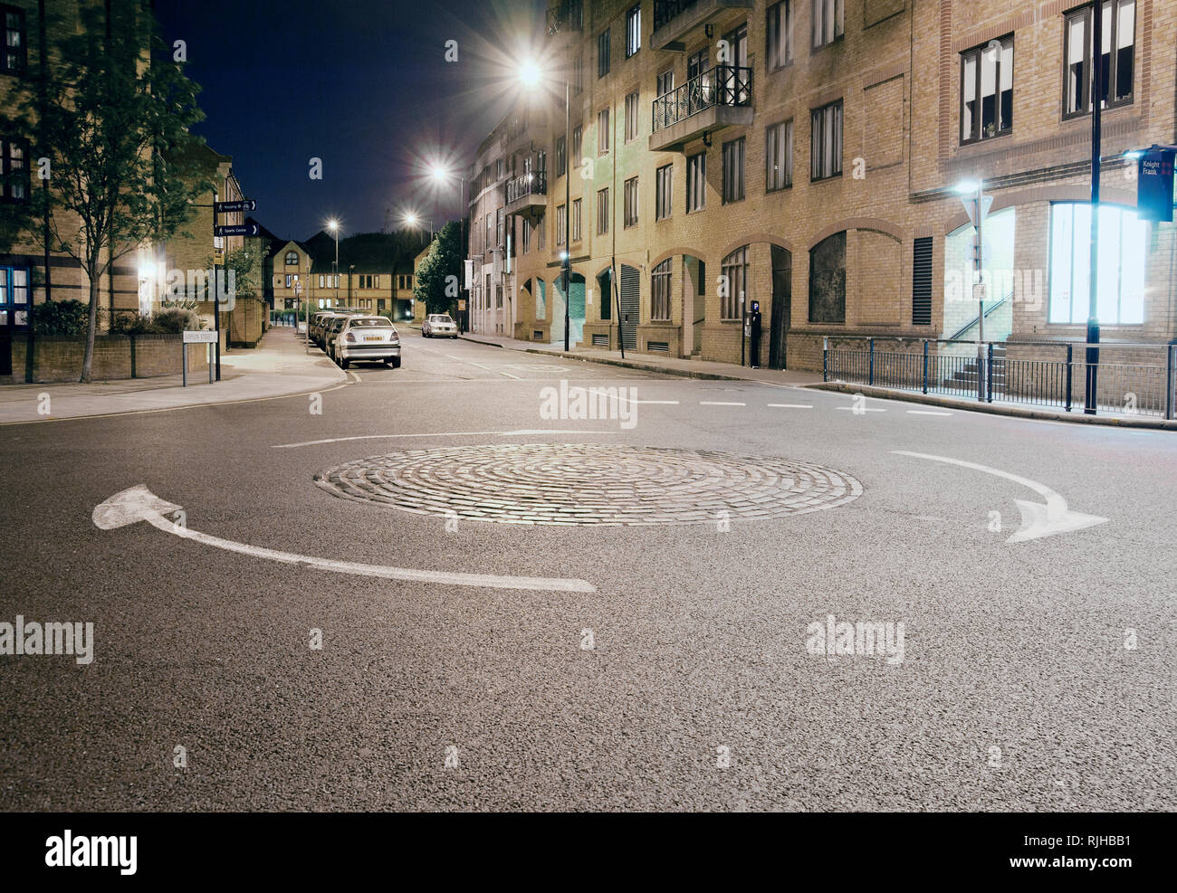 City roundabout road markings hi-res stock photography and images - Alamy