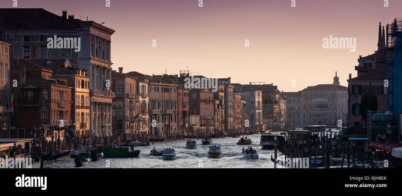 Dusk city roads hi-res stock photography and images - Alamy