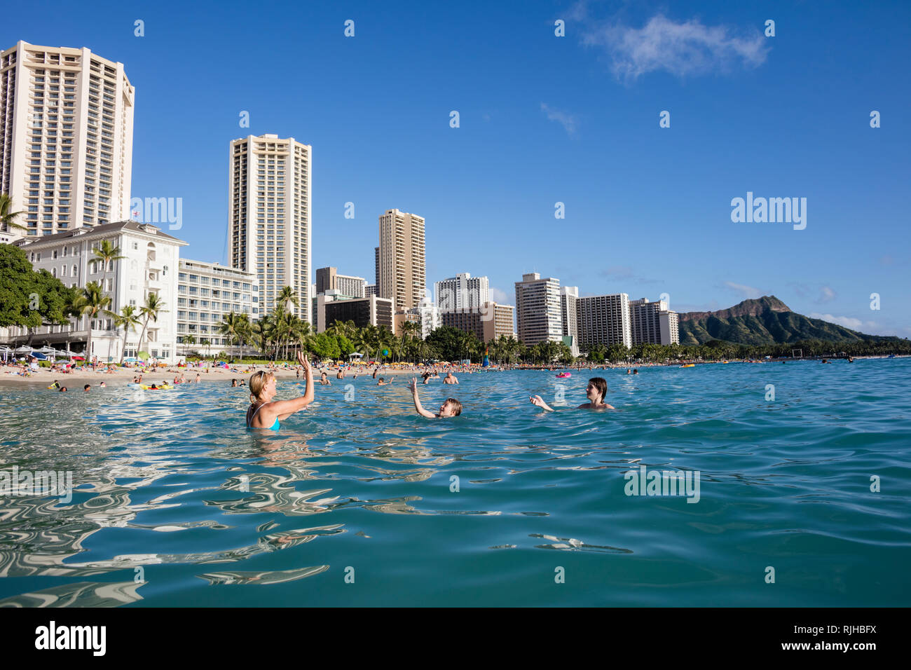 People bathing in sea hi-res stock photography and images - Alamy