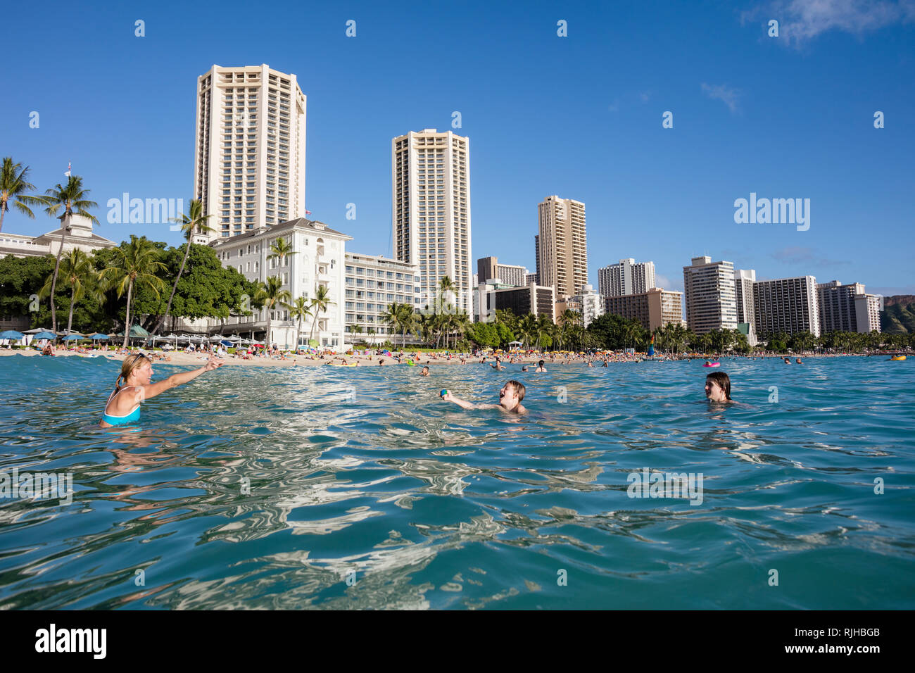 People bathing in sea hi-res stock photography and images - Alamy
