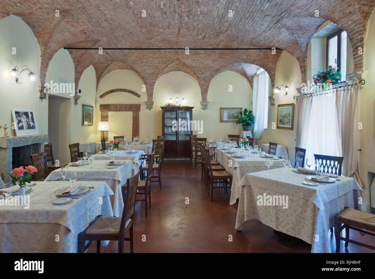 La grotta restaurant hi-res stock photography and images - Alamy