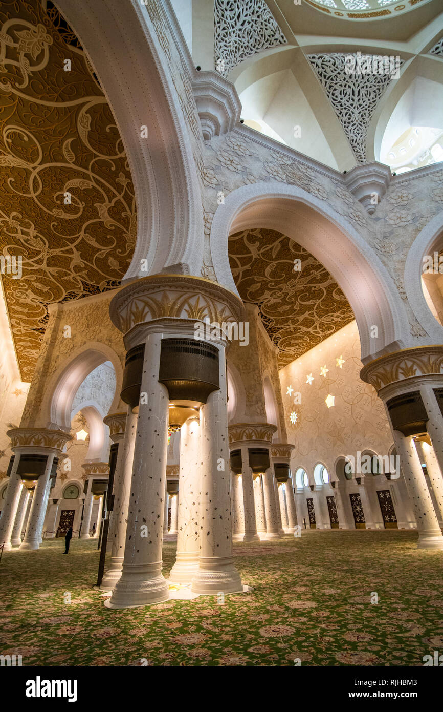 DUBAI, UNITED ARAB EMIRATES - October, 2018: Jumeirah Mosque is the ...