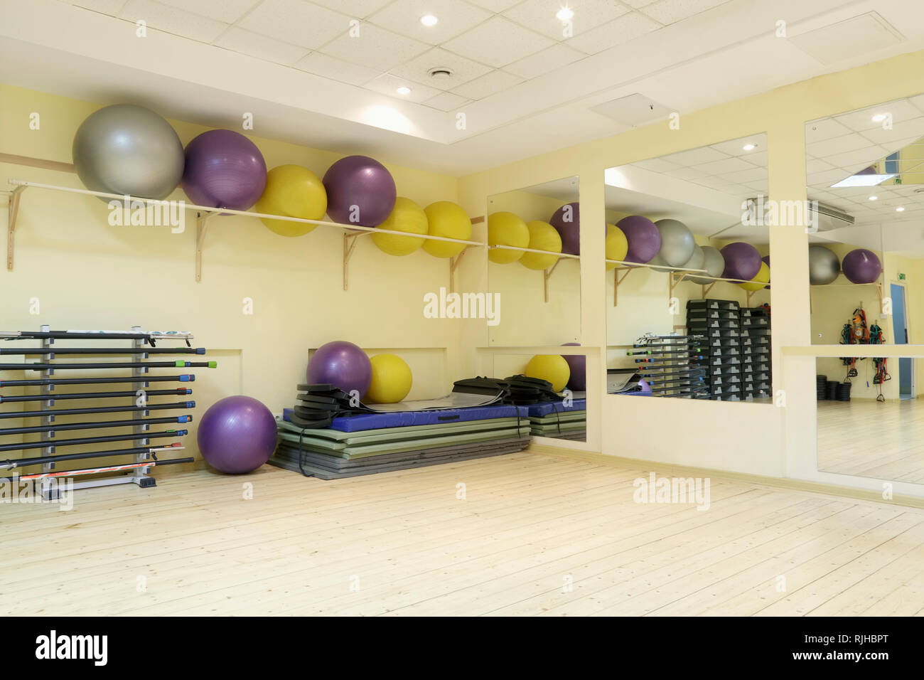 Exercise balls classroom hi-res stock photography and images - Alamy