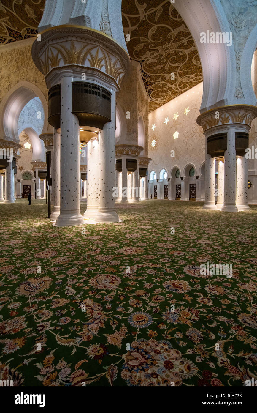 DUBAI, UNITED ARAB EMIRATES - October, 2018: Jumeirah Mosque is the ...