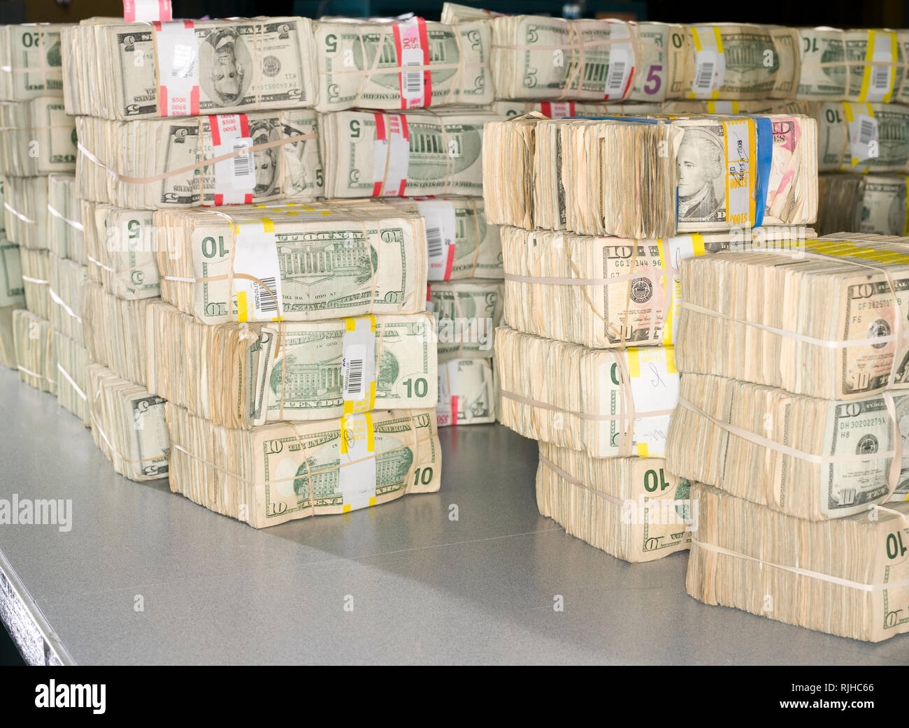 Bundles of one dollar bills hi-res stock photography and images - Alamy