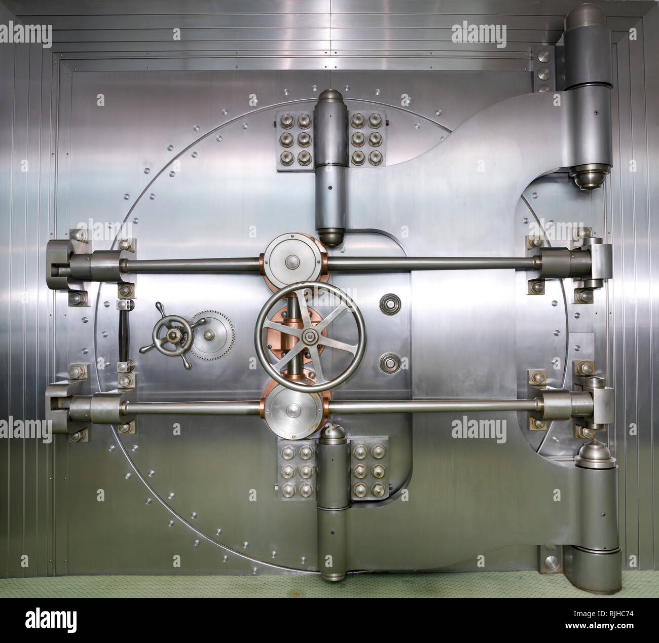 Closed vault door Stock Photo - Alamy