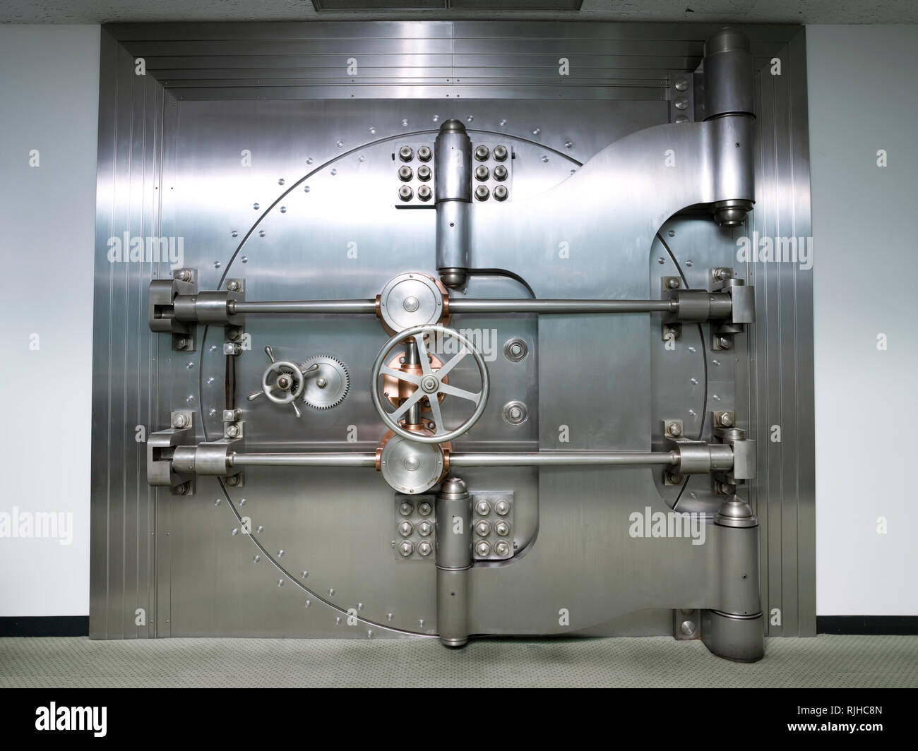 Bank Vault Door Exterior Stock Photo - Alamy