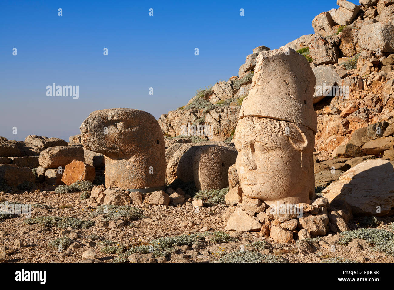 Statue heads, from right, Antiochus & Eagle in front of the stone ...