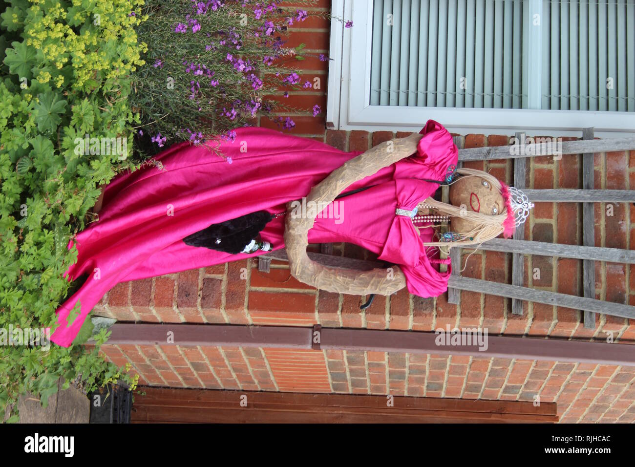 Lady scarecrow hi-res stock photography and images - Alamy