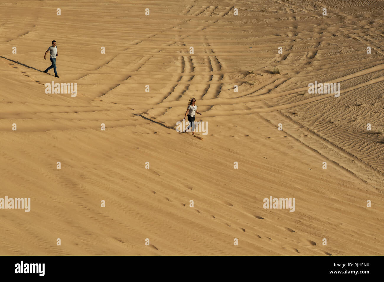 UAE/ABUDHABI - 13 DEZ 2018 - Tourists having fun in the desert of Abu ...