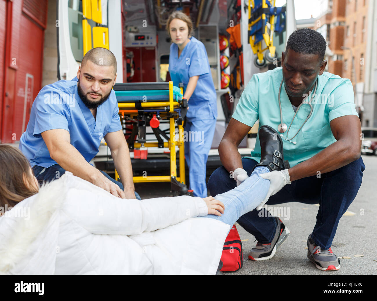 Paramedic ambulance patient leg hi-res stock photography and images - Alamy