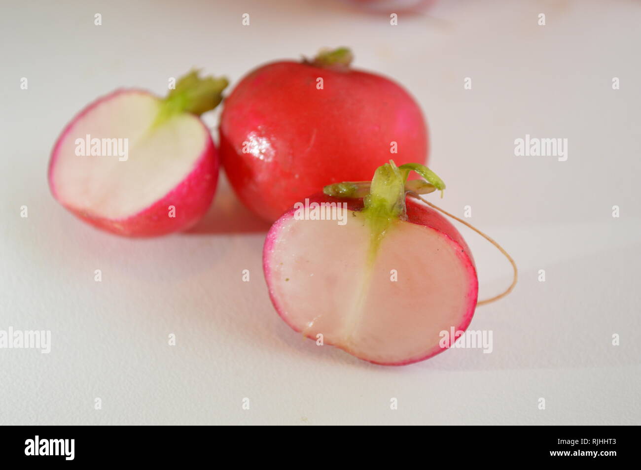 red radishes vegetables food Stock Photo - Alamy