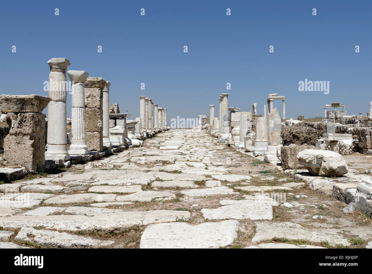 View of Syria Street along the 400-metre-long section from the west end ...