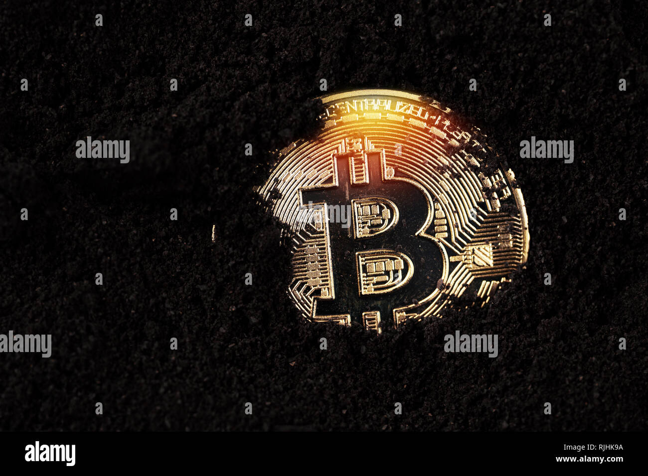 Cryptocurrency collapse hi-res stock photography and images - Alamy
