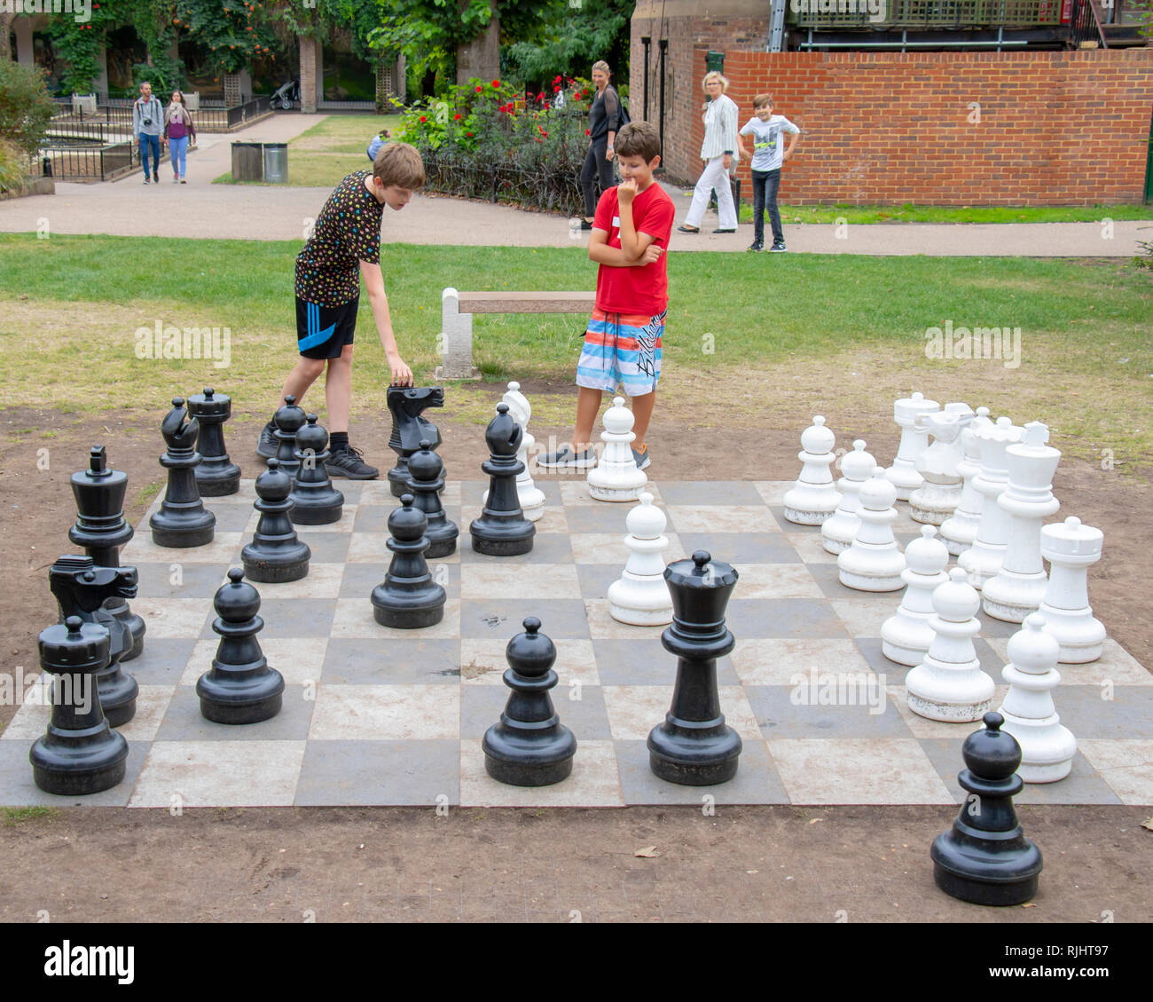Kids chess competition hi-res stock photography and images - Alamy