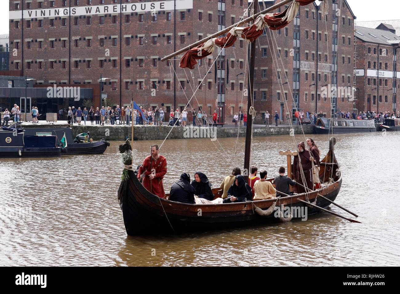 The funeral long boat arrives in Gloucester docks ahead of a mock ...