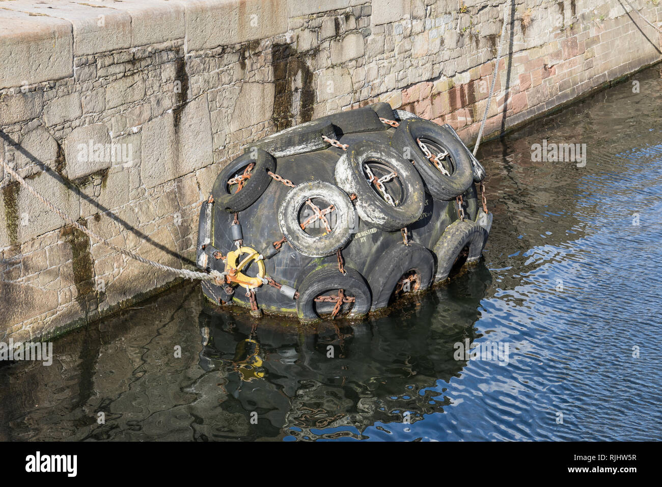 Ship rubber fender hi-res stock photography and images - Alamy