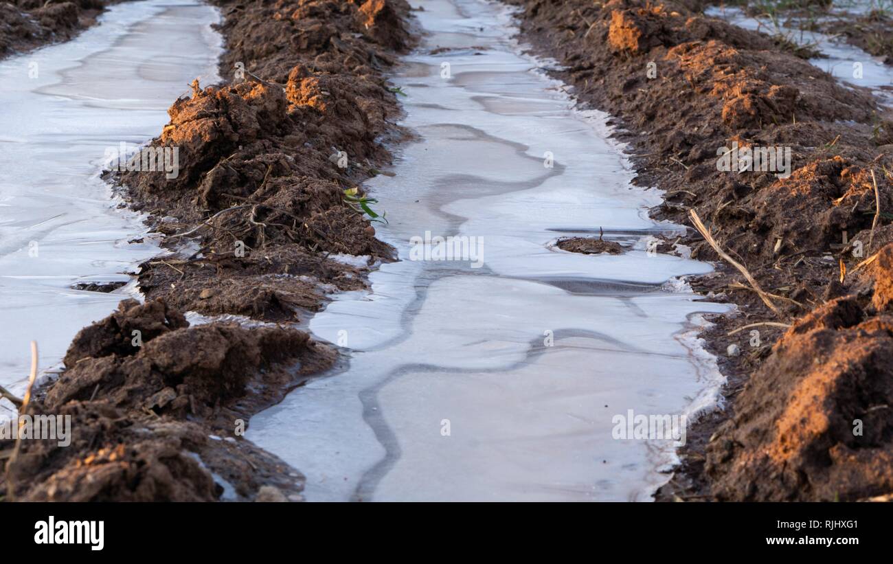 Frozen mud hi-res stock photography and images - Alamy