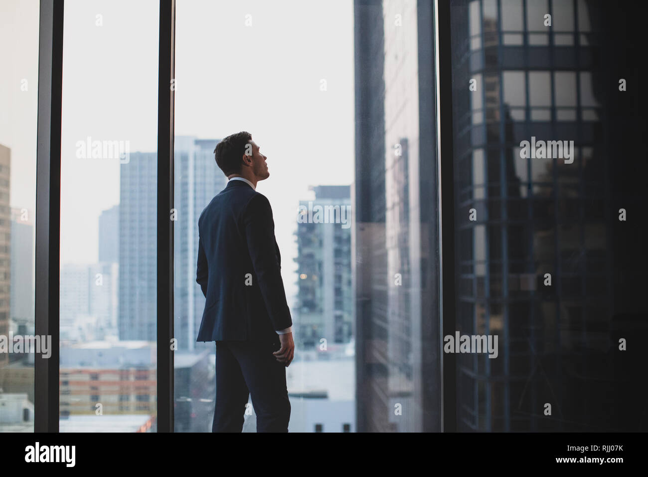 Skyscraper office hi-res stock photography and images - Alamy