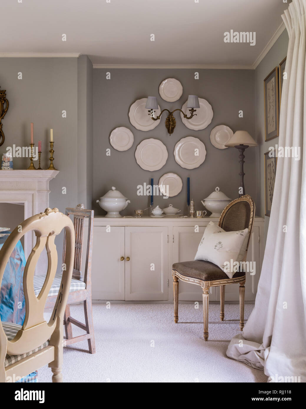 Wall plates hi-res stock photography and images - Alamy