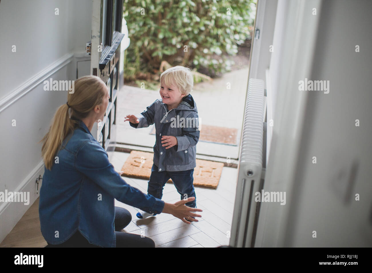 Child boy hug mum hi-res stock photography and images - Alamy
