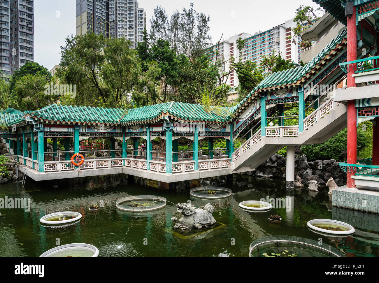 The Wong Tai Sin Temple gardens and ponds complex in Kowloon, Hong Kong ...