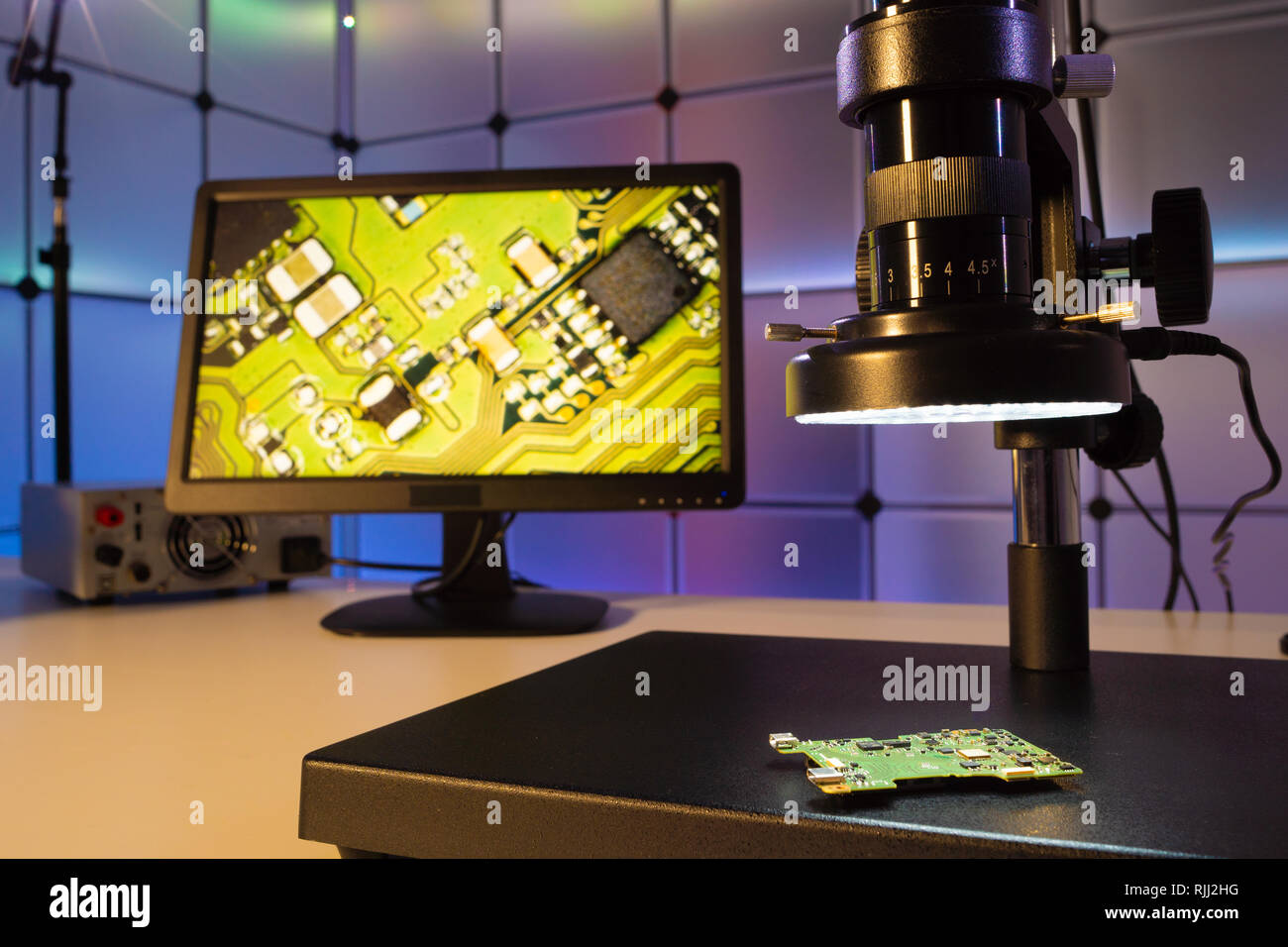 Inspection of the quality of silicon chips in the laboratory with a ...