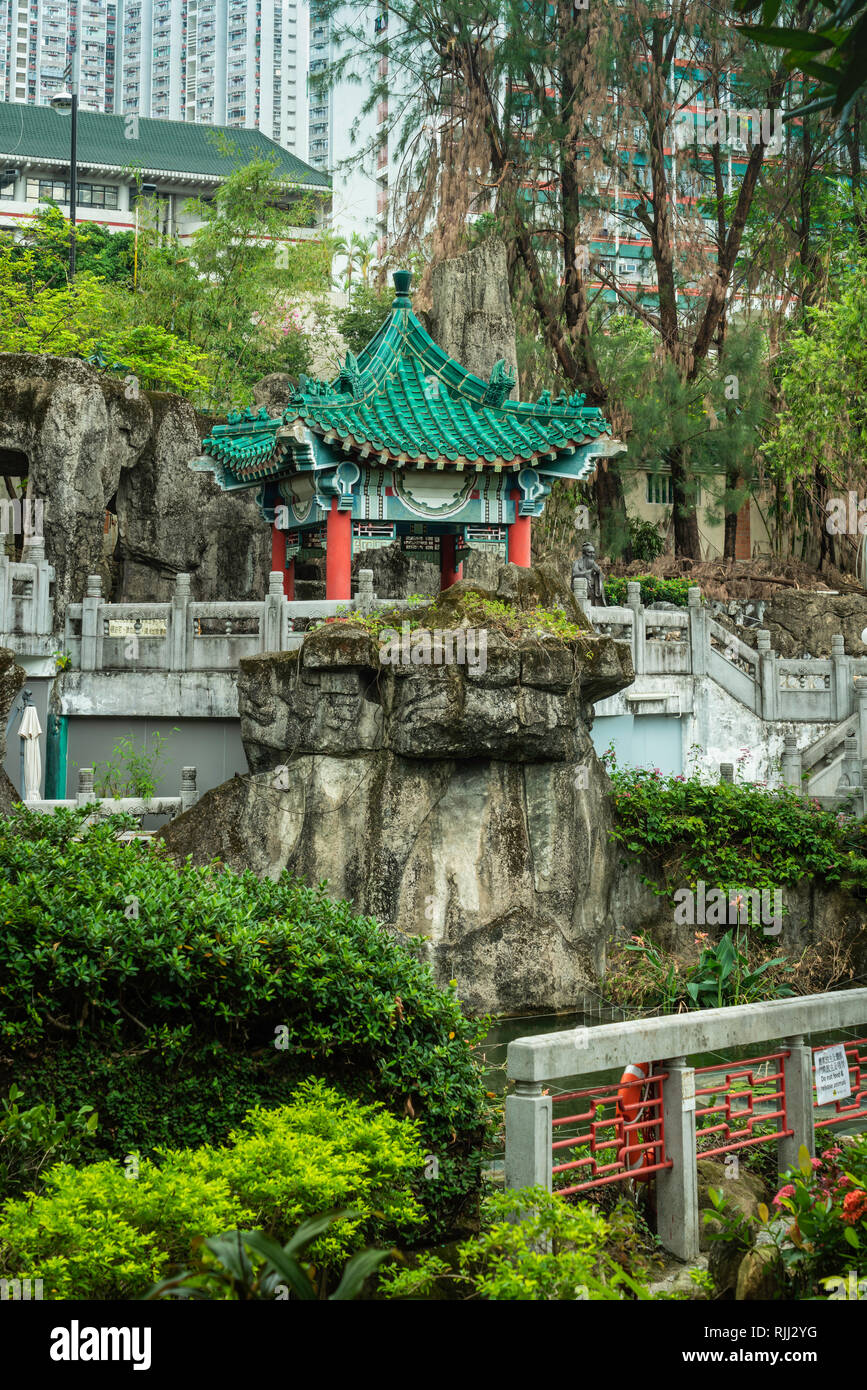 The Wong Tai Sin Temple gardens and ponds complex in Kowloon, Hong Kong ...