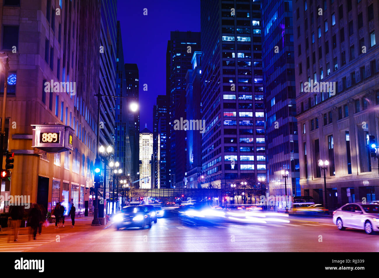 Rush street chicago nightlife hi-res stock photography and images - Alamy