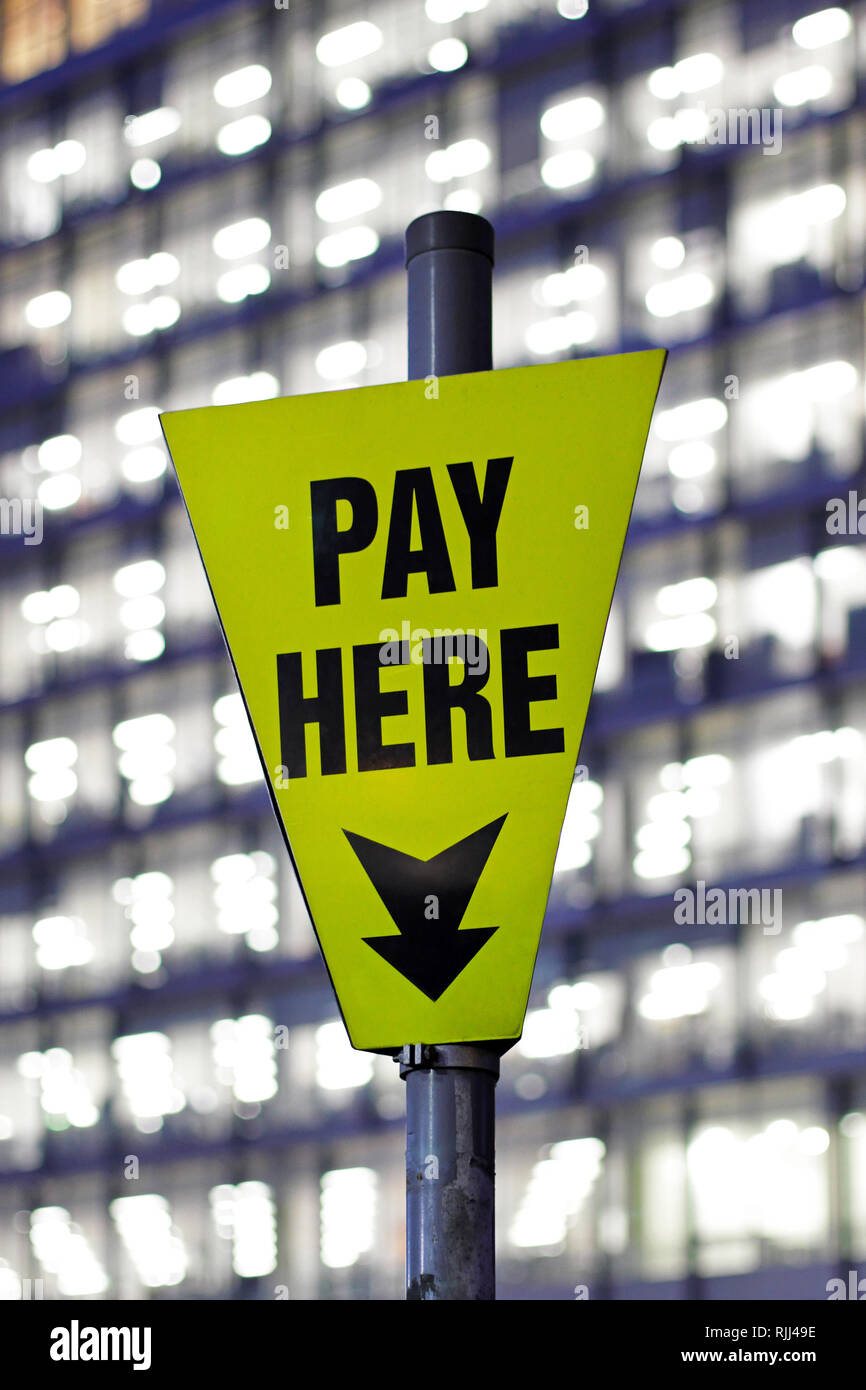 Pay park signboard hi-res stock photography and images - Alamy