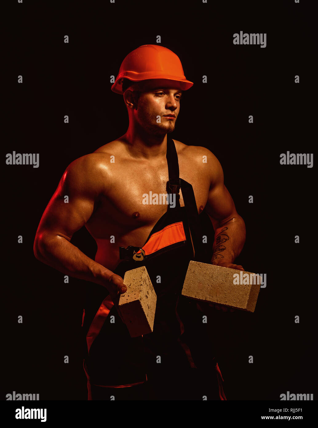 Muscular craftsman hi-res stock photography and images - Alamy