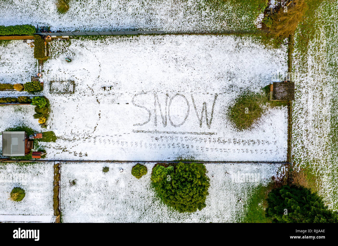 Letter written in snow hi-res stock photography and images - Alamy