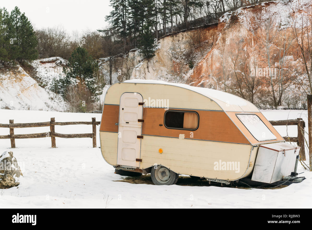Caravan Winter Stock Photos & Caravan Winter Stock Images - Alamy