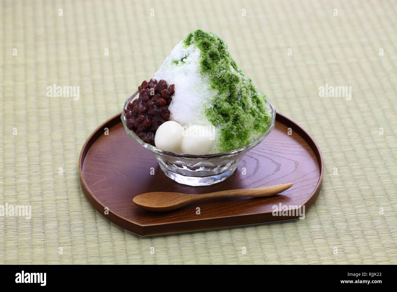 ujikintoki kakigori, japanese shaved ice with matcha green tea syrup ...