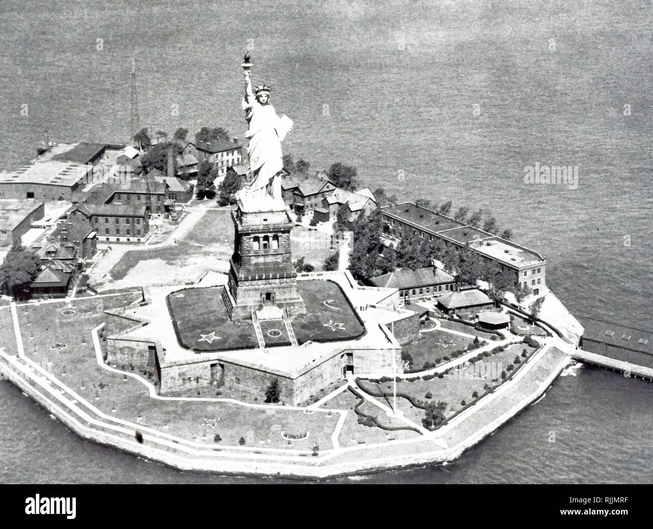 Statue of liberty 1886 hi-res stock photography and images - Alamy