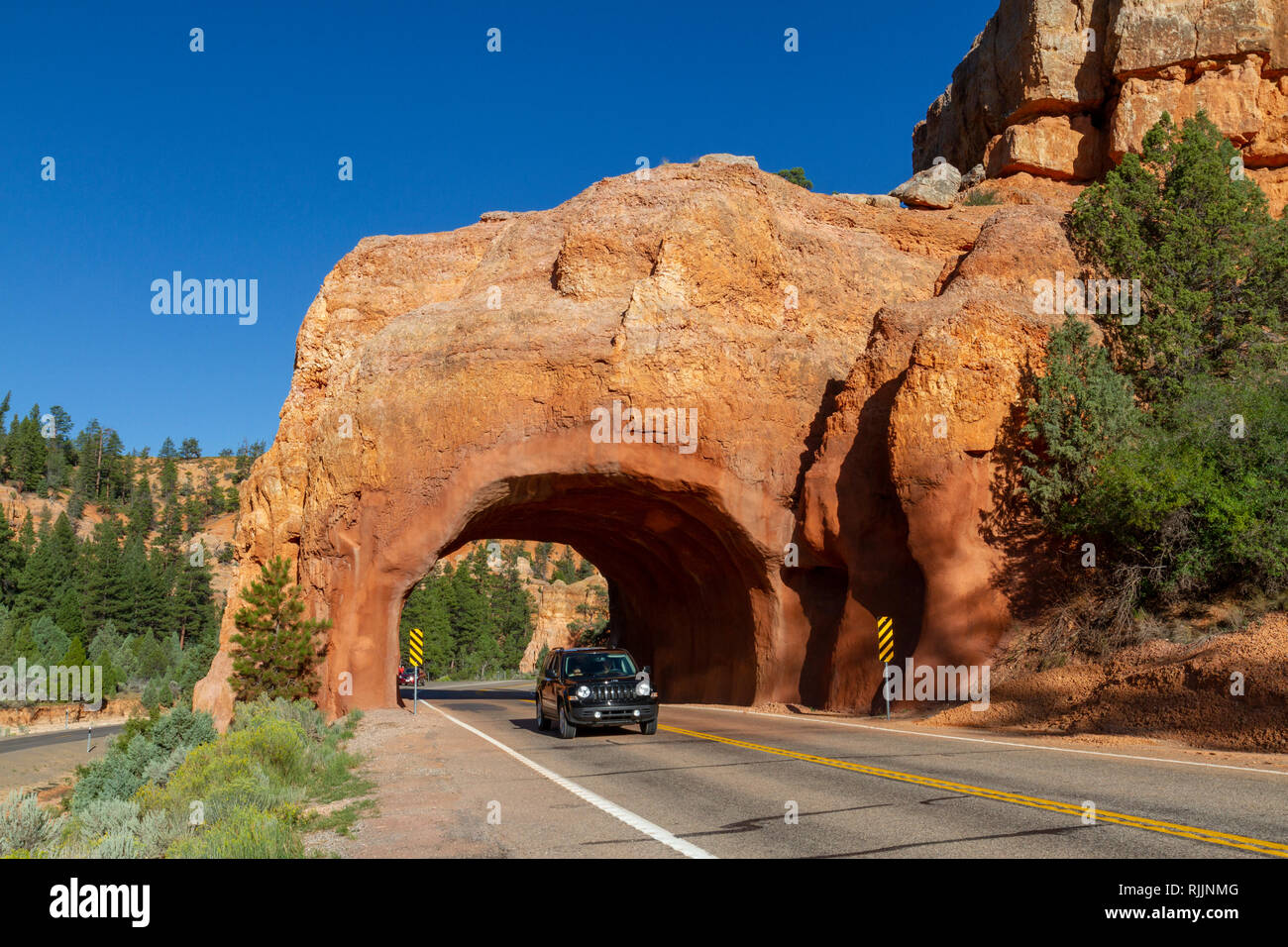 Arch over road hi-res stock photography and images - Alamy