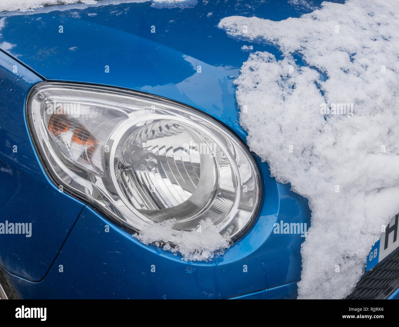 Snow fall exposed hi-res stock photography and images - Alamy
