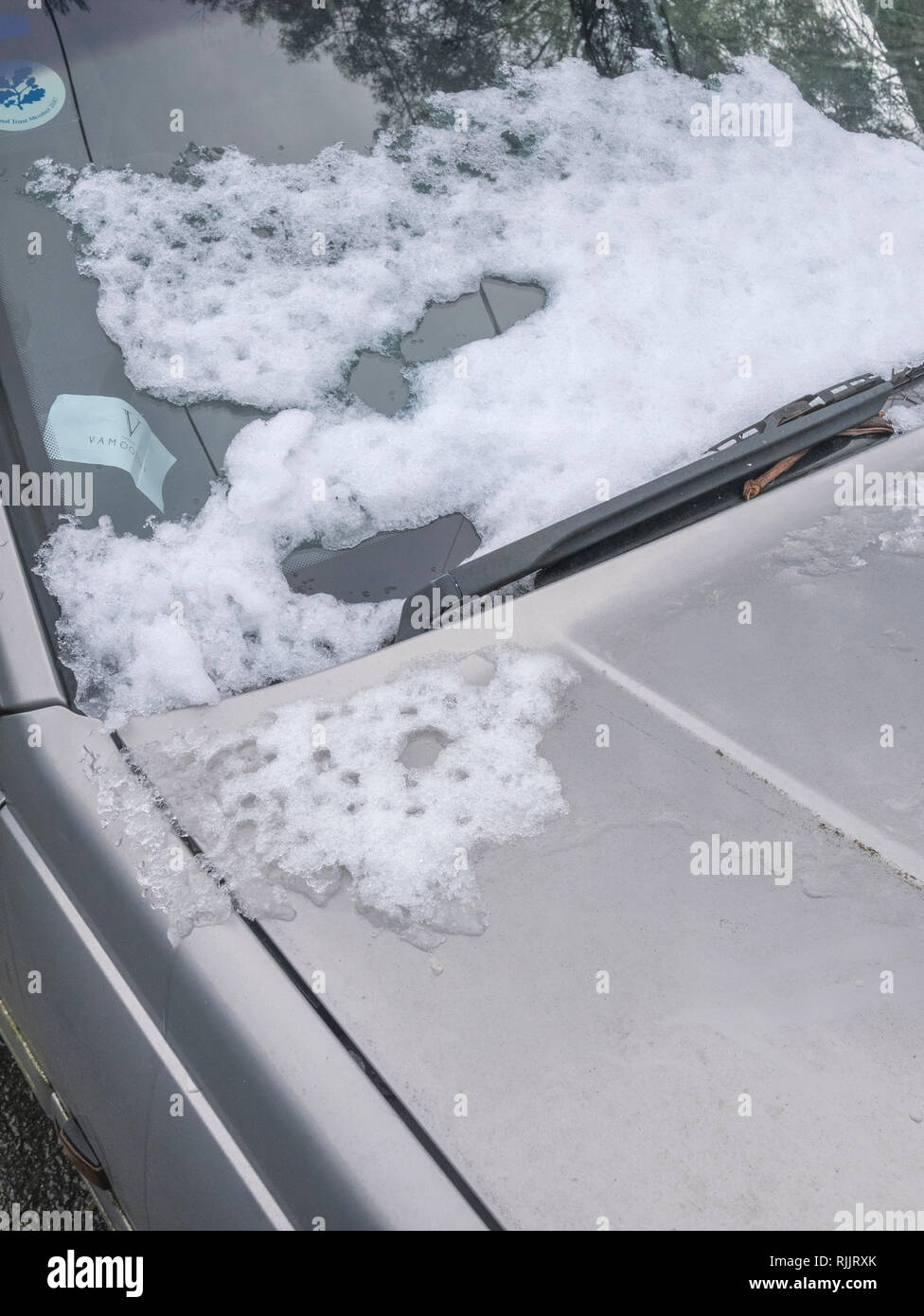 Snow on car bonnet hi-res stock photography and images - Alamy