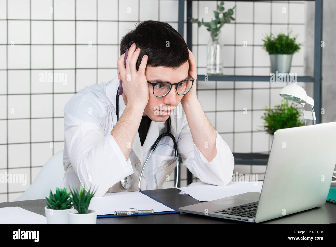Tired doctor patient hi-res stock photography and images - Alamy