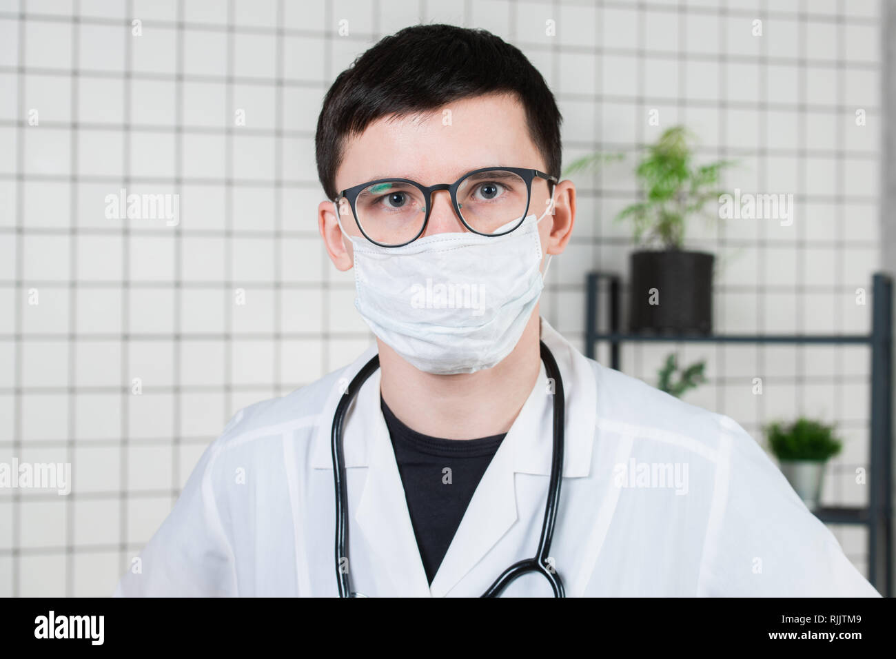 Doctor operation mask hi-res stock photography and images - Alamy