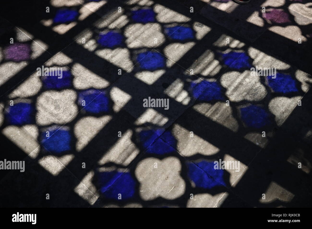 Chinese stained glass window hi-res stock photography and images - Alamy