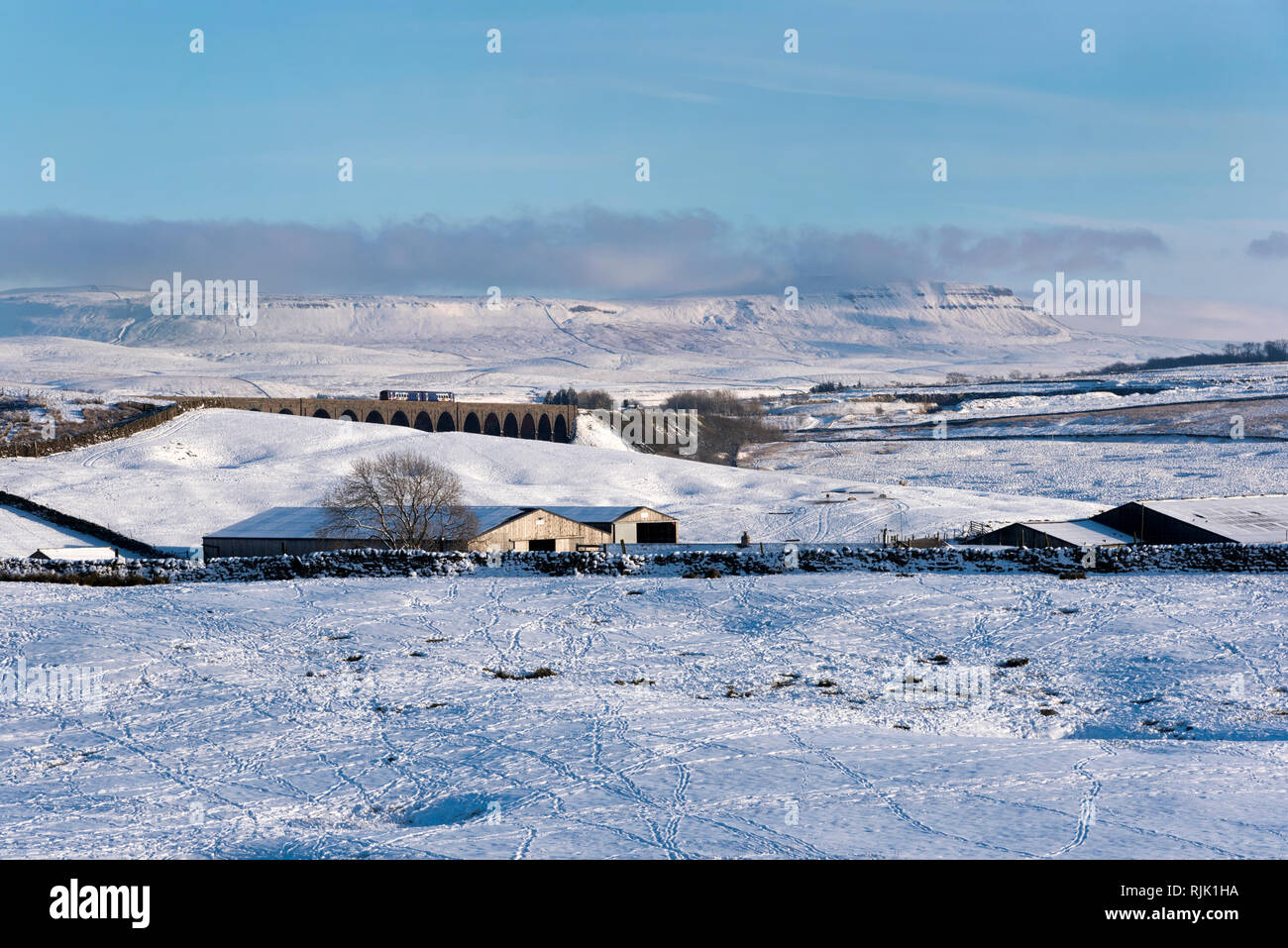 Ribblehead viaduct winter hi-res stock photography and images - Alamy