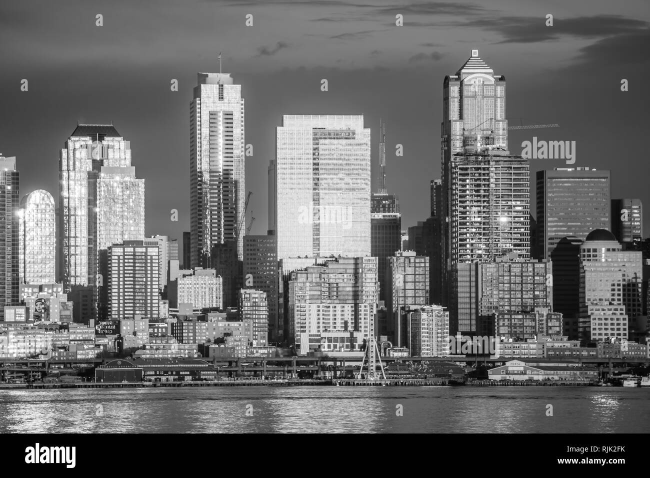 Seattle city skyline black white hi-res stock photography and images ...